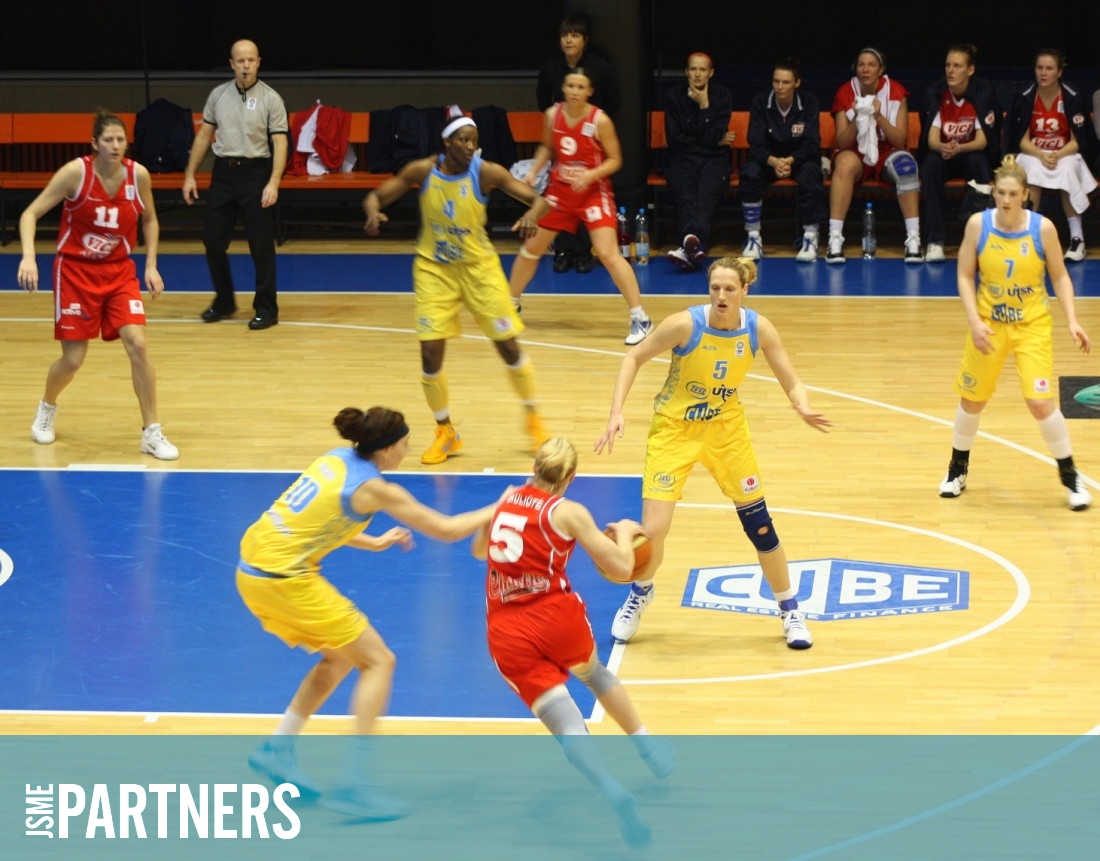 Petr Kroupa a basketbalový tým pomáhají postiženým | JsmePartners.cz